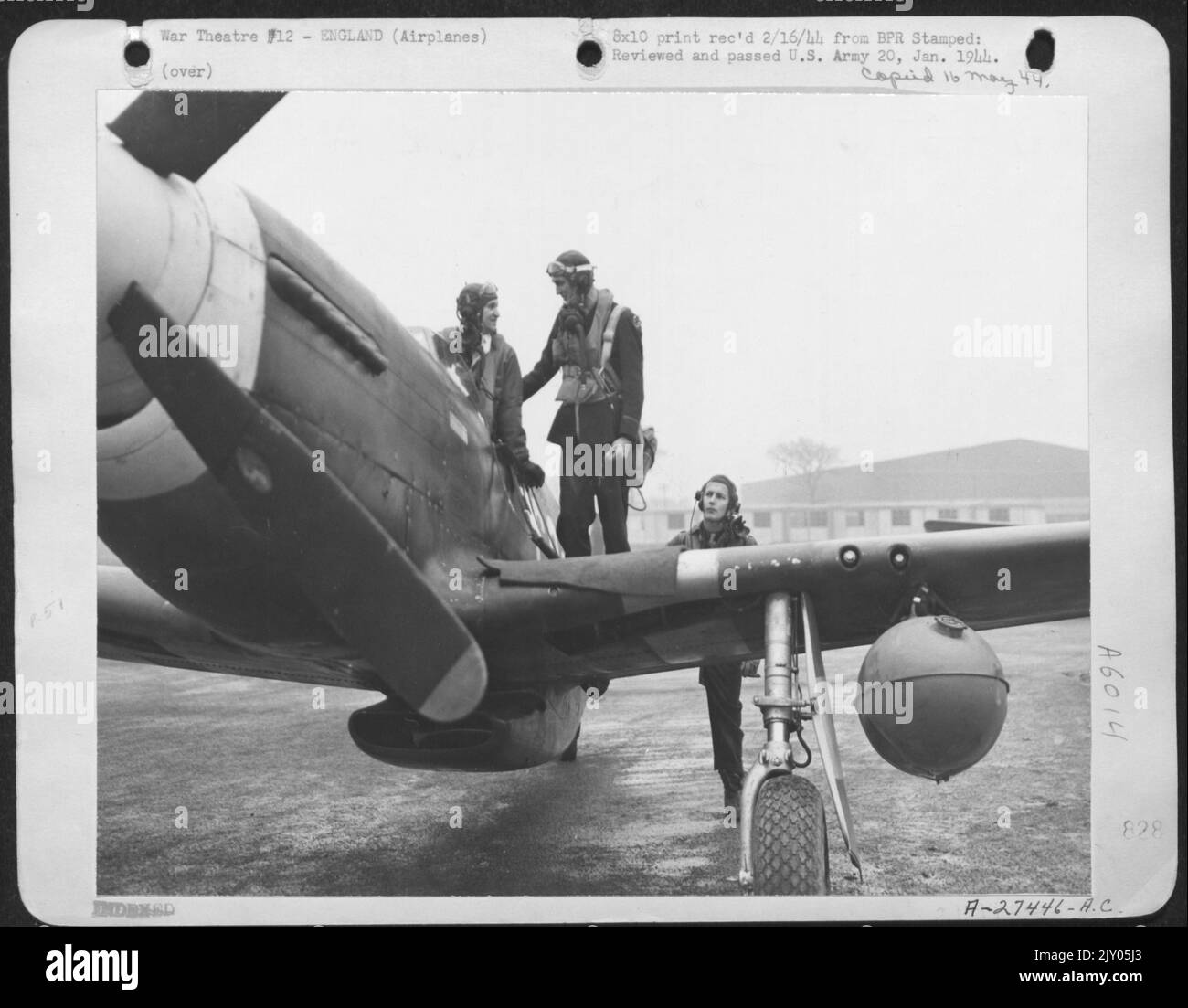 Wing mounted fuel tanks hi-res stock photography and images - Alamy