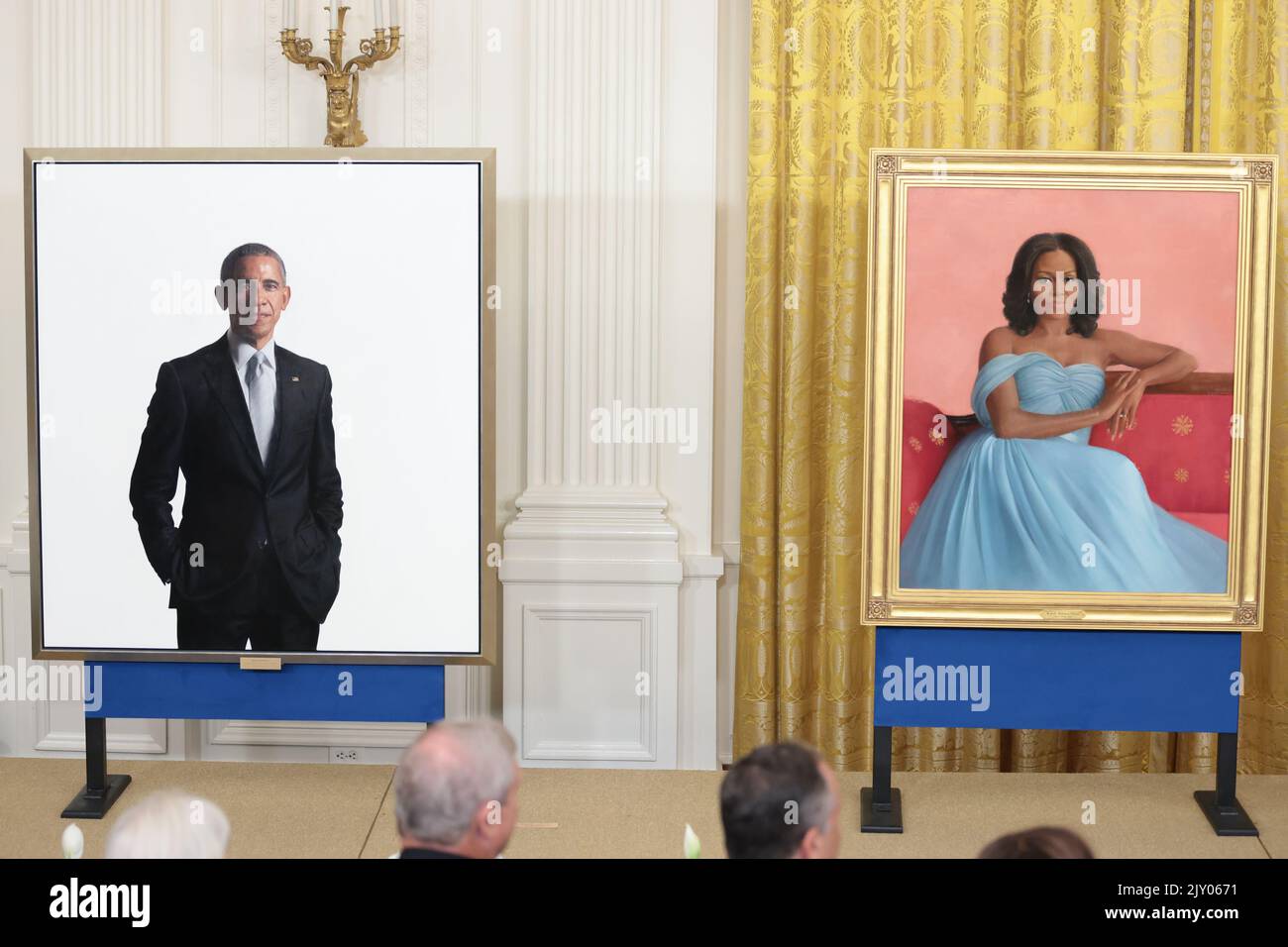 The official White House portrait of Former President Barack Obama and ...