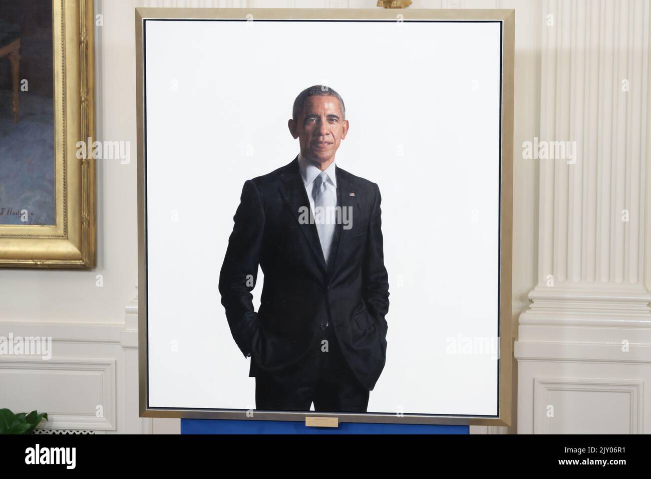 The official White House portrait of Former President Barack Obama on ...