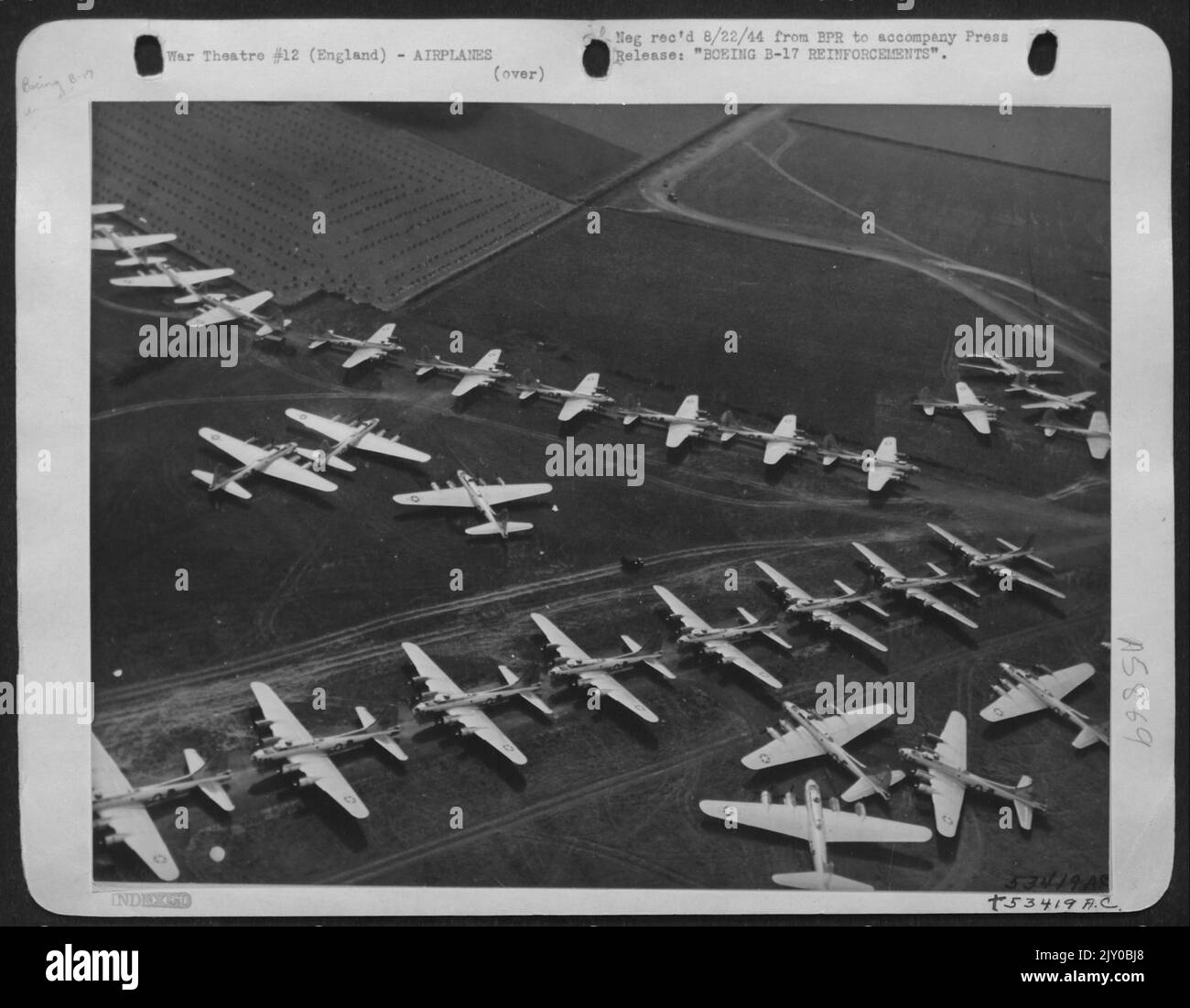 Lined up, ready and waiting for combat, these Boeing B-17 Flying ...
