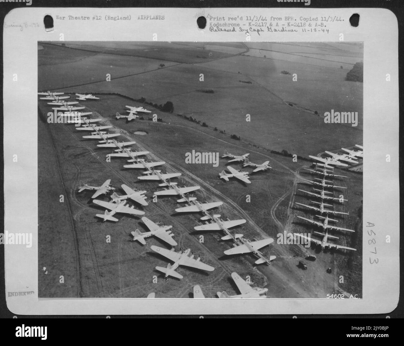 Lined up, ready and waiting for combat, these Boeing B-17 Flying ...
