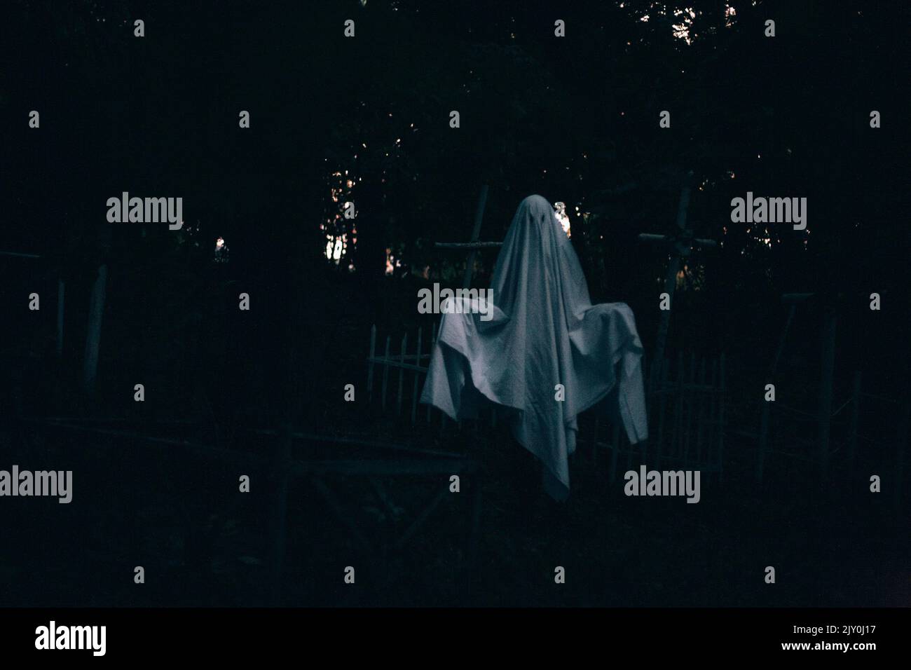 Man levitating ghost hi-res stock photography and images - Alamy