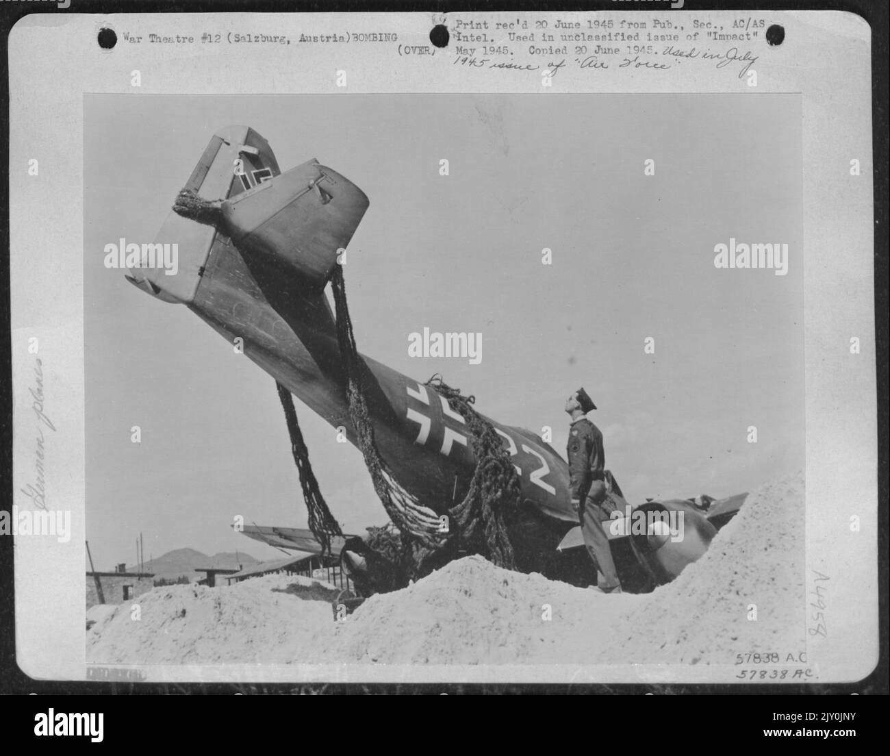 Me-262 Jet Was Abandoned At Salzburg, Austria, By Back-Pedaling Nazis ...