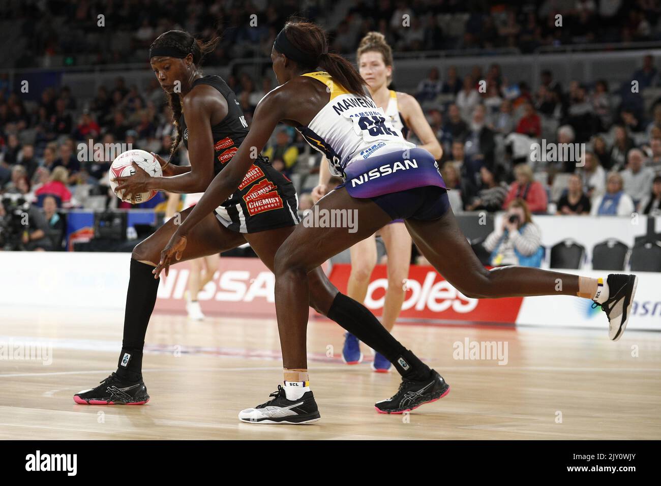 Shimona Nelson of the Magpies and Phumza Maweni of the Lightning ...