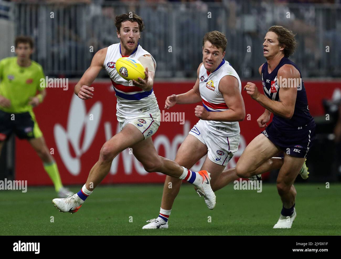 Marcus Bontempelli of the Bulldogs gets away from Nat Fyfe of the ...
