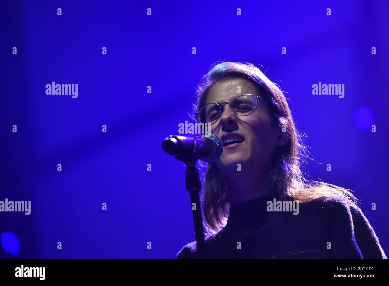 Guest singer Sarah Aaron's performs with the Rubens during a rehearsal ...