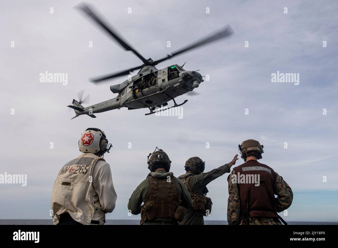A U.S. Marine with Marine Medium Tiltrotor Squadron 262 (Rein.), 31st ...