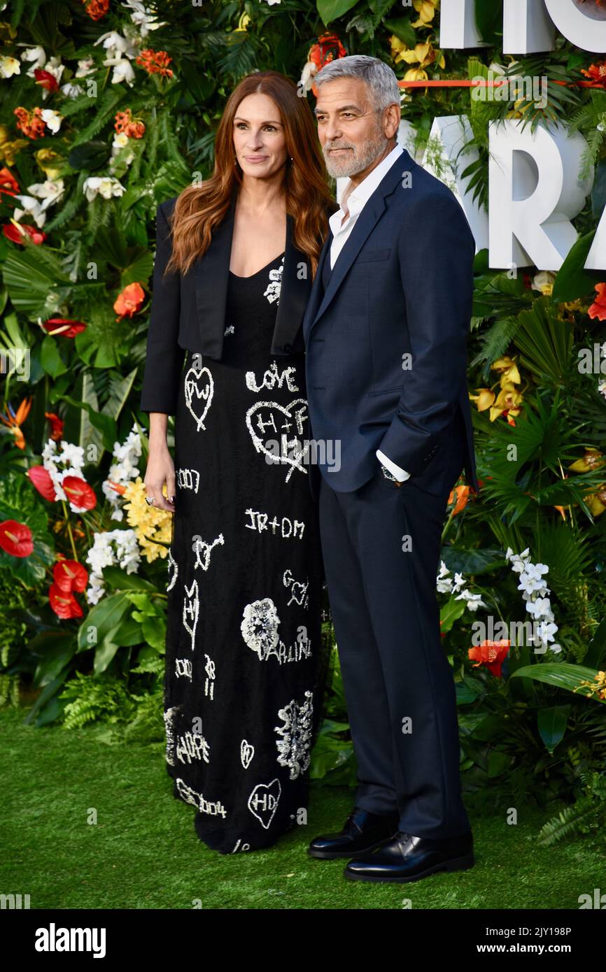 Ticket to paradise 2022 george clooney hi-res stock photography and ...