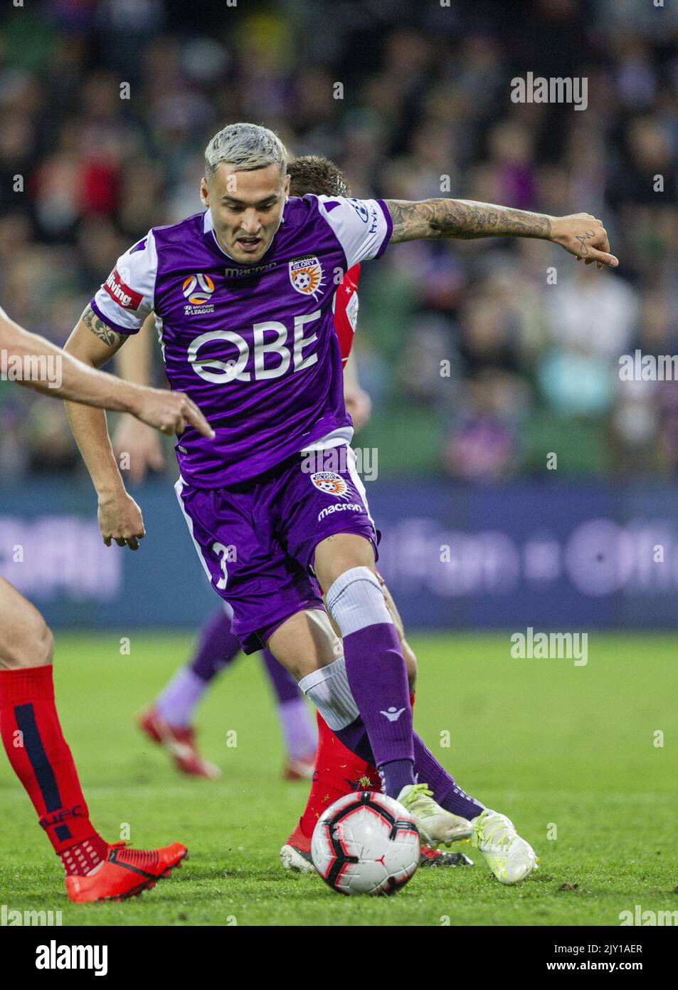 Jason Davidson of the Glory during the A-League Semi Final 1 between ...