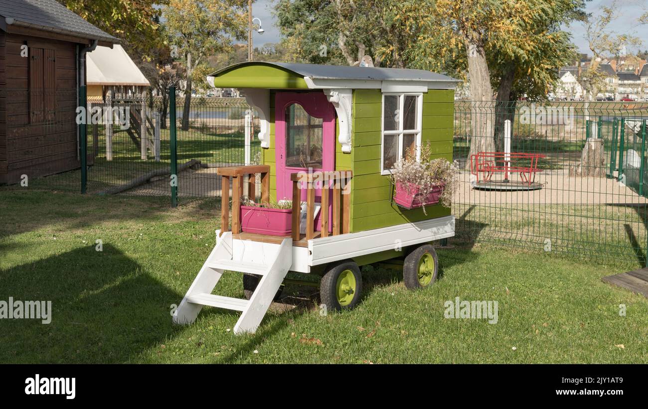 Old gypsy caravan hi-res stock photography and images - Alamy