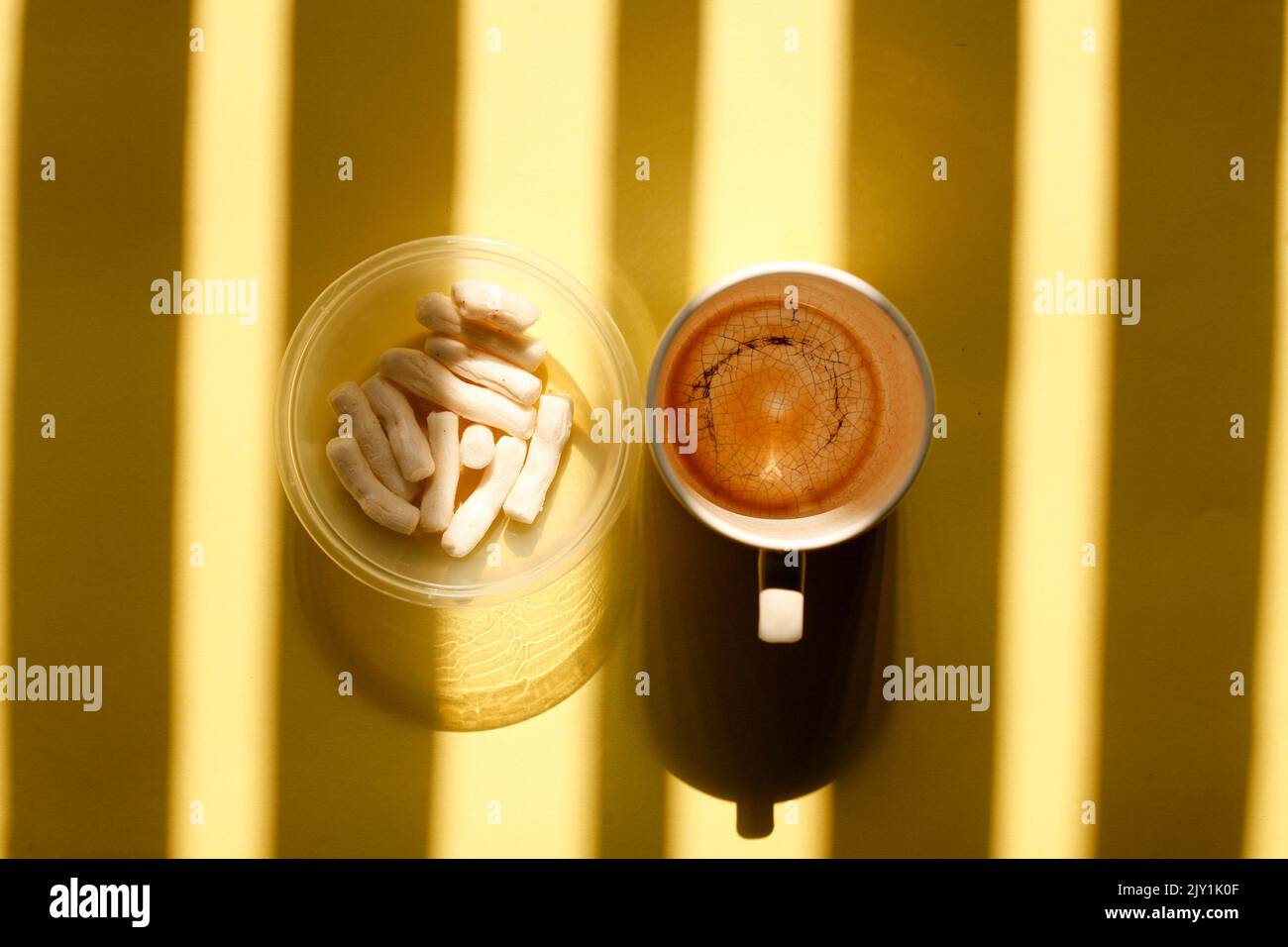 Empty potato chips bowl hi-res stock photography and images - Alamy