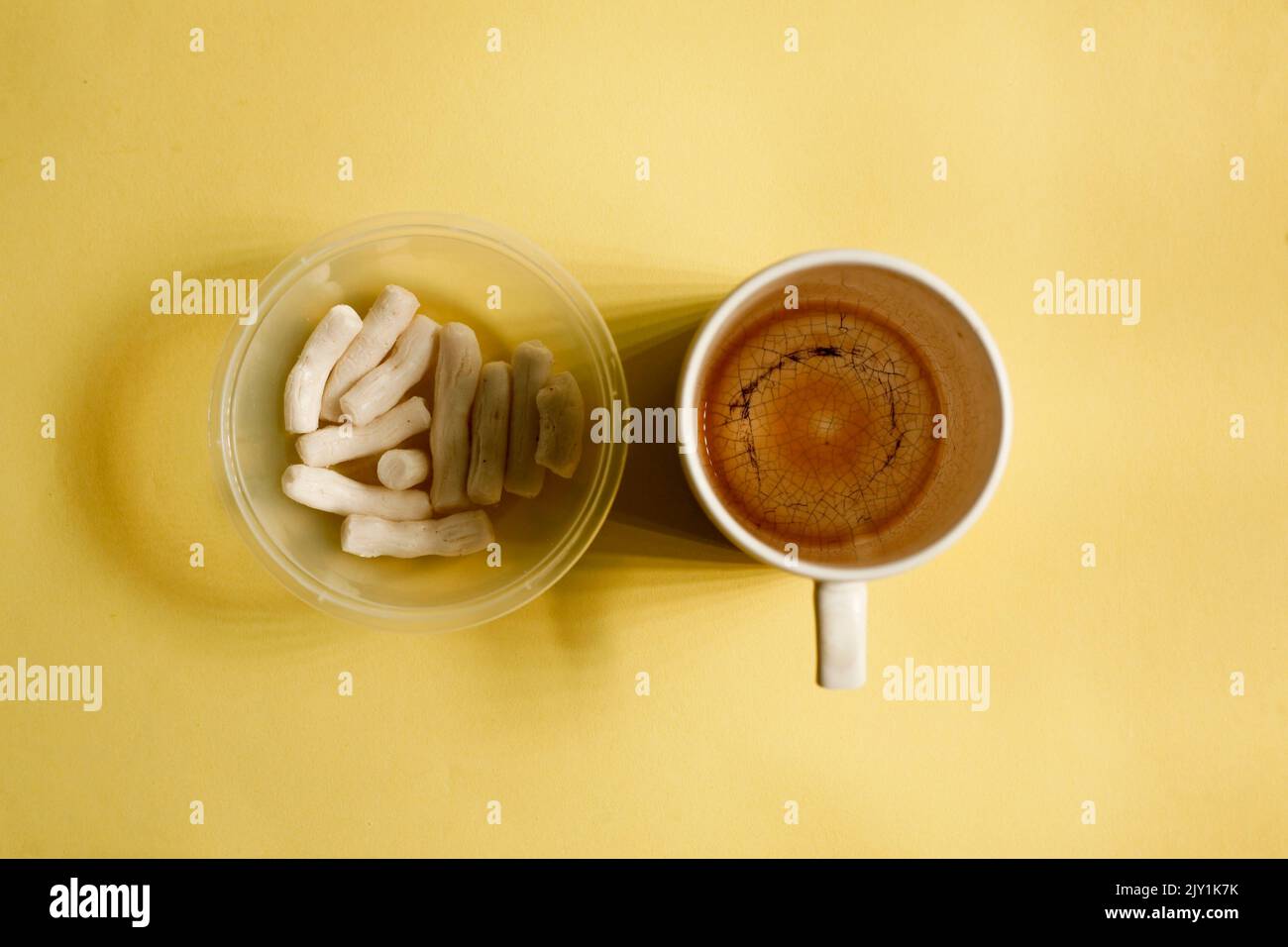 Empty potato chips bowl hi-res stock photography and images - Alamy