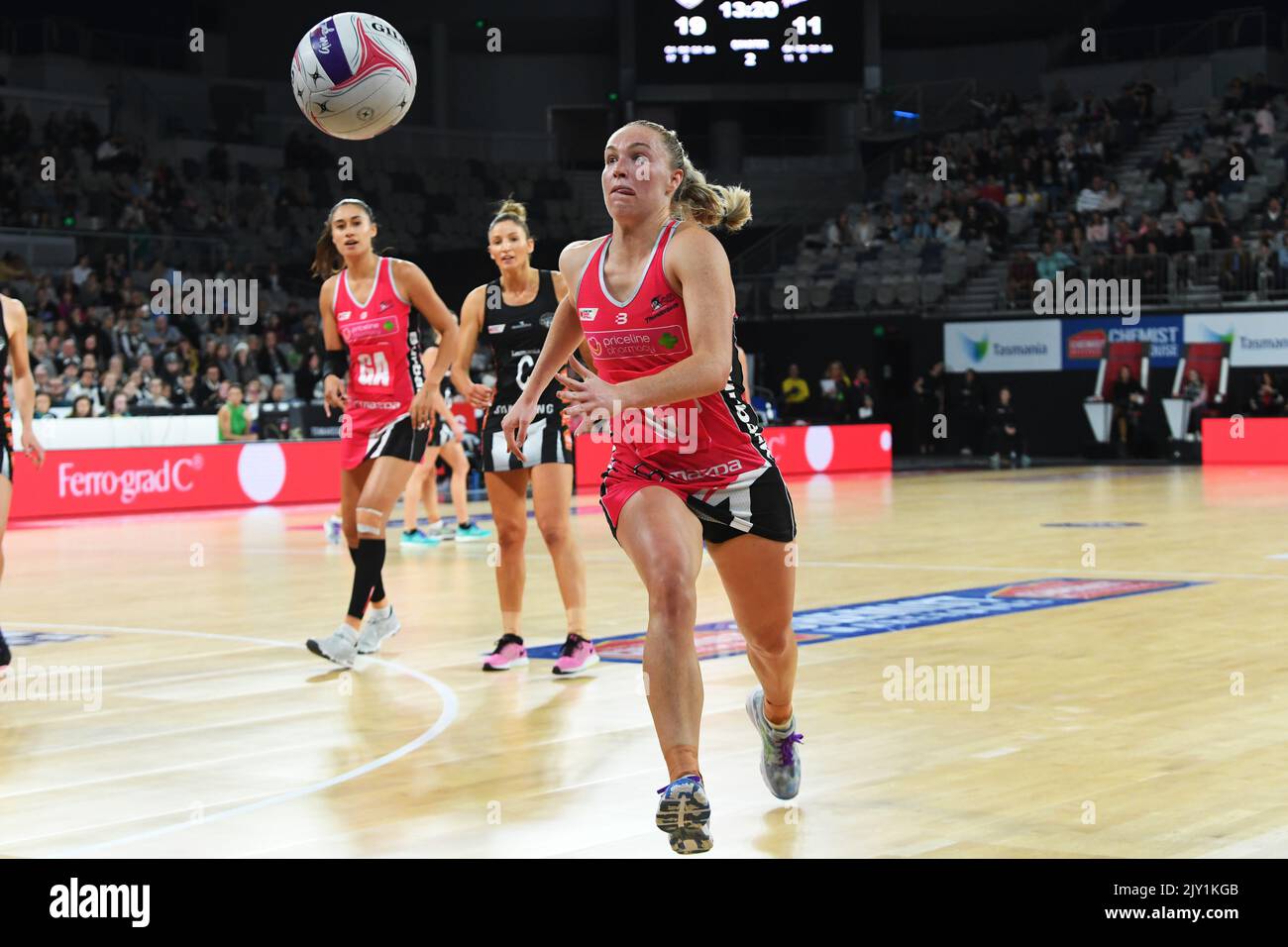 Hannah Petty (right) of the Thunderbirds during the Round 4 Super ...