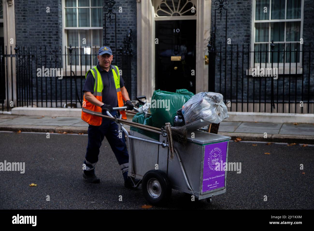 London, England, UK. 7th Sep, 2022. A Cleaner walks past Number 10 door ...
