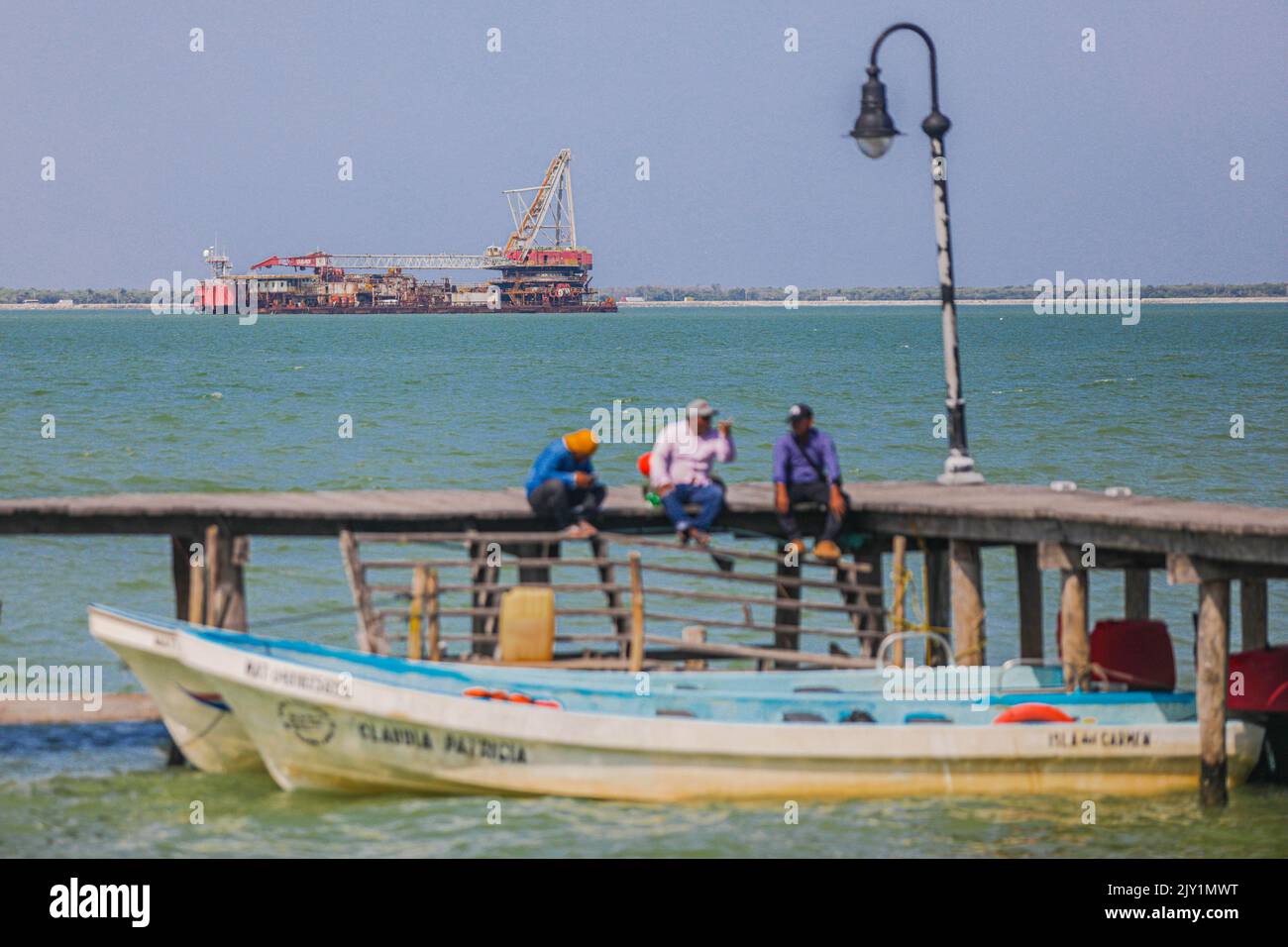 Boats, fishing boats, ship, vessels with operations on oil platforms at ...