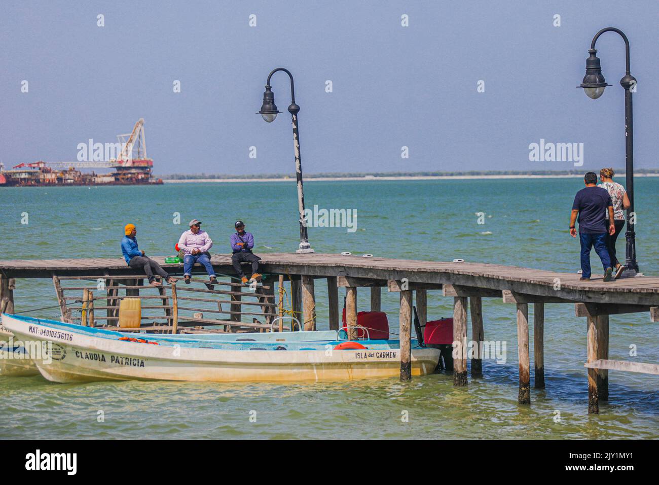 Boats, fishing boats, ship, vessels with operations on oil platforms at ...