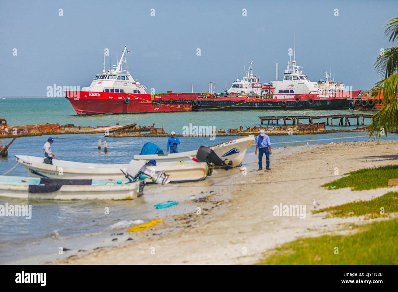 Ciudad del carmen boats hi-res stock photography and images - Alamy