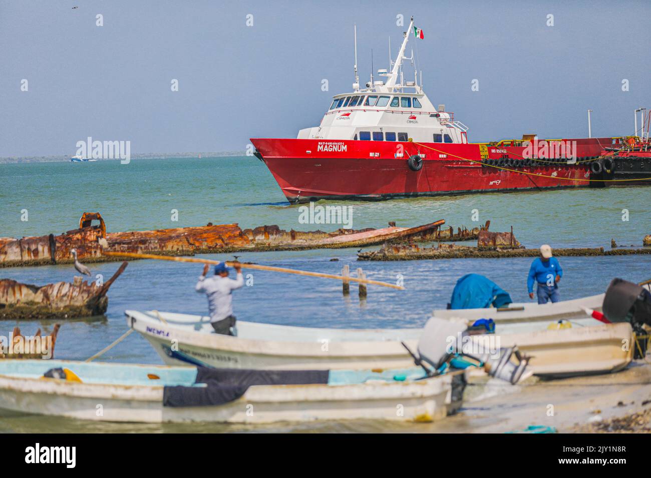 Operaciones de embarcaciones hi-res stock photography and images - Alamy