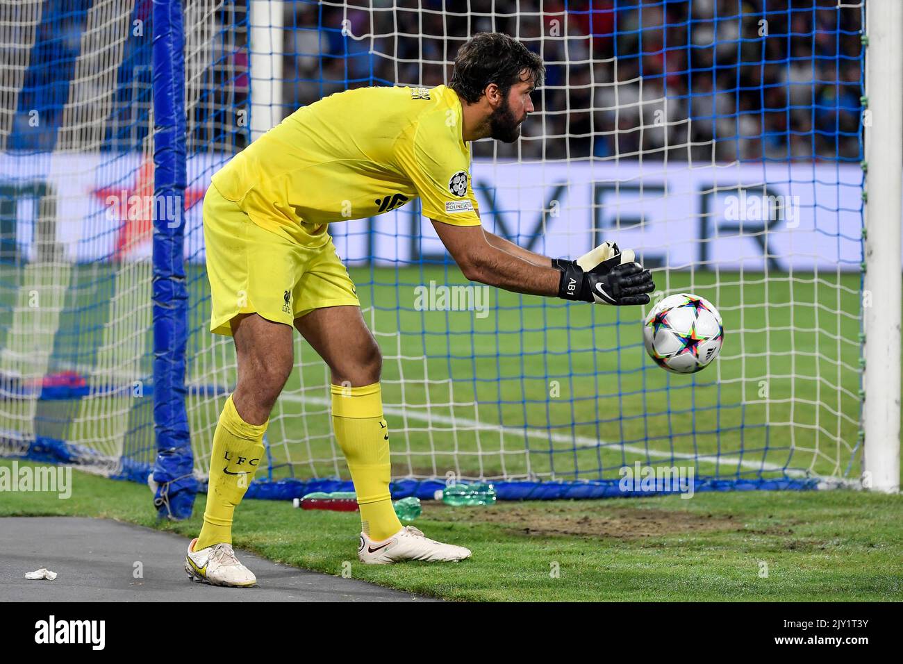 Alisson becker di liverpool hi-res stock photography and images - Alamy
