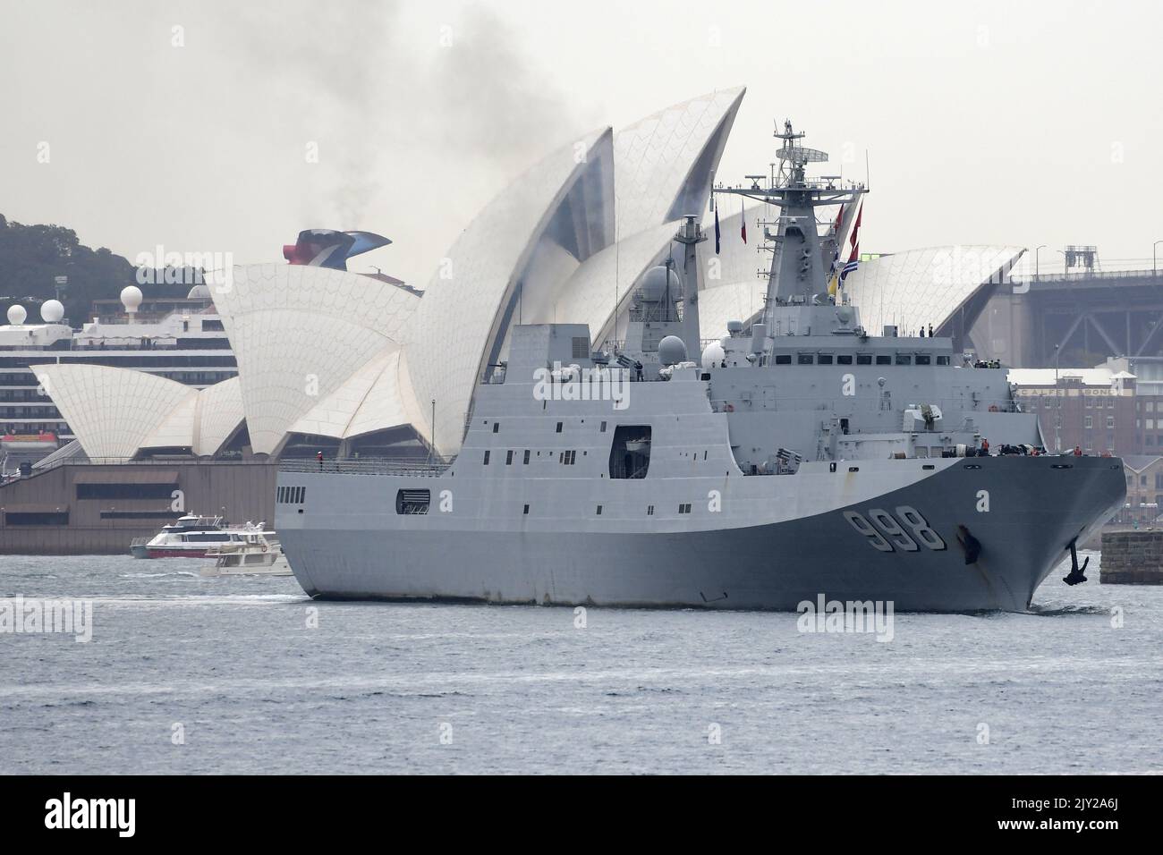 The Sydney Opera House can be seen as a Chinese Navel ship departs the ...