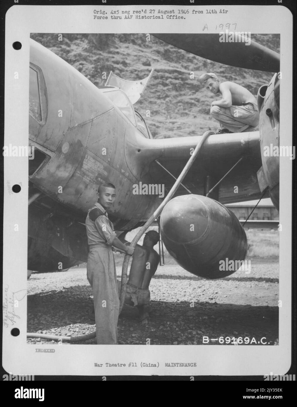 Men Of The 14Th Air Force Refuel A Lockheed P-38 At A Base In China ...