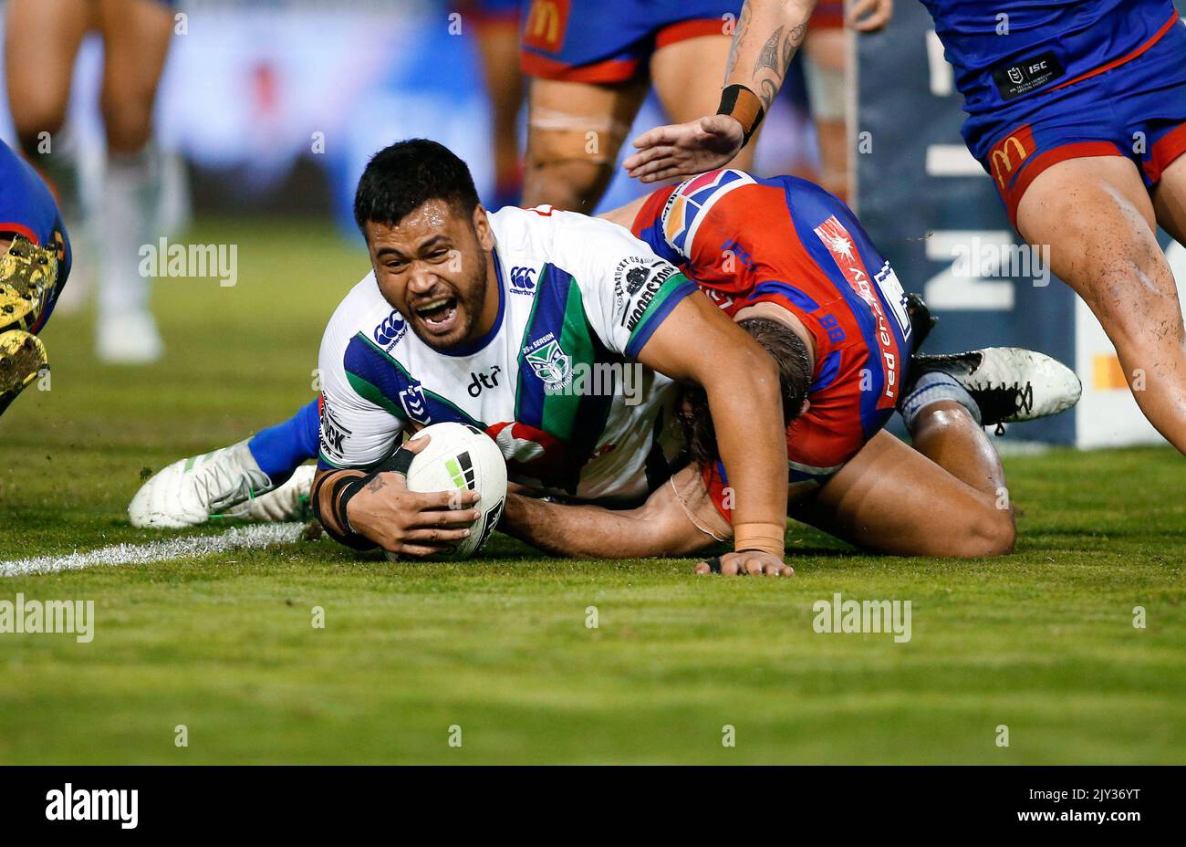 Sam Lisone of the Warriors dives in to score the winning try during the ...