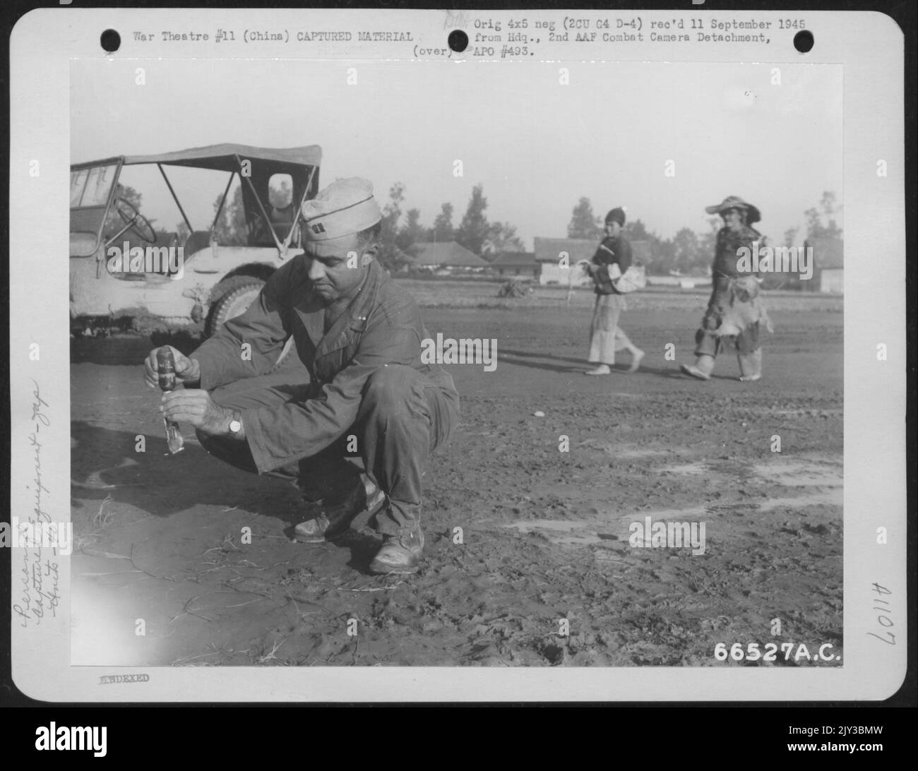 Capt. Macallister Of The Ordnance Dept. Of The 40Th Bomb Group, Xx ...