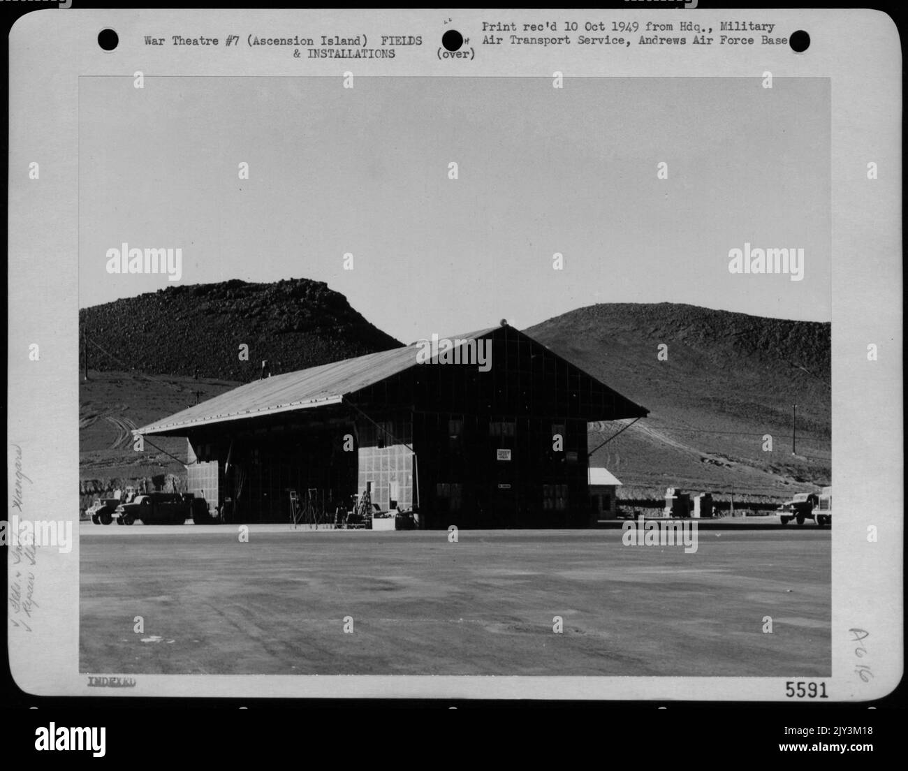 Air force maintenance technicians Black and White Stock Photos & Images ...