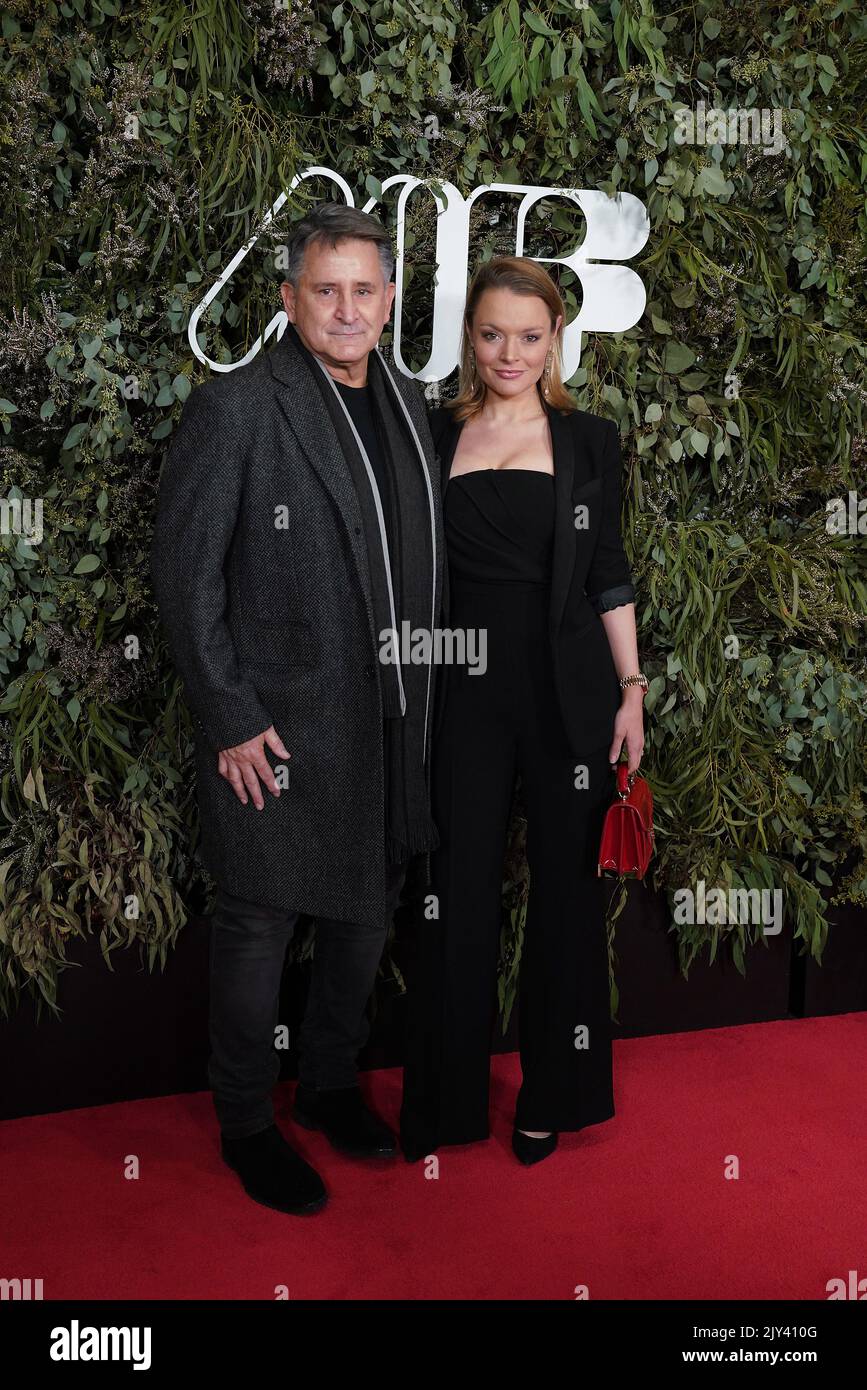 Anthony LaPaglia and wife Alexandra Henkel pose on the red carpet at ...