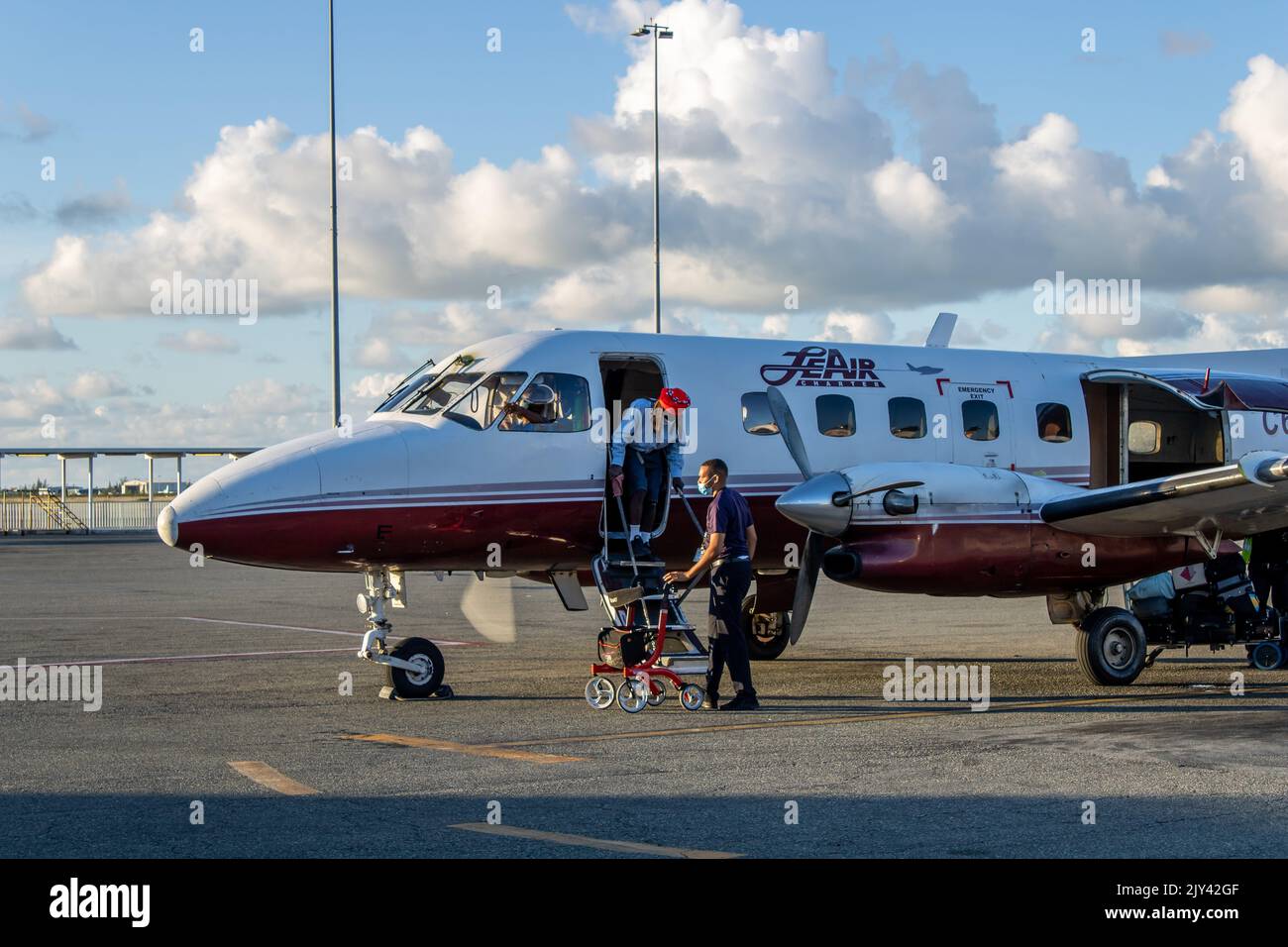 Disembarking an airplane hi-res stock photography and images - Alamy