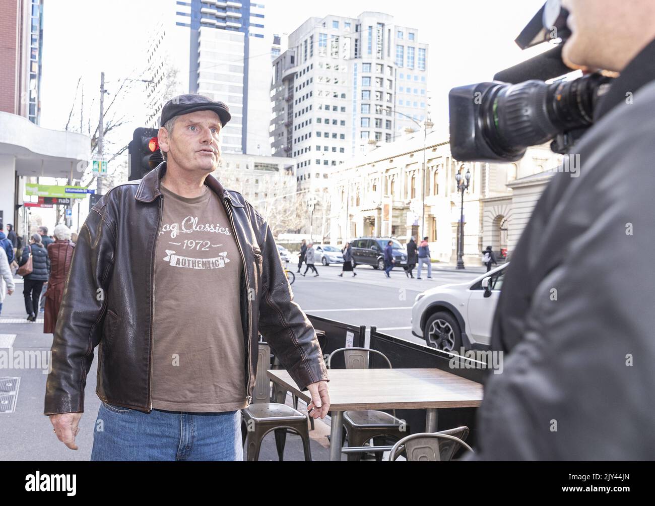 A friend of Jason Lee Ashman?s mother, Rosanna Ashman, argues with a TV ...