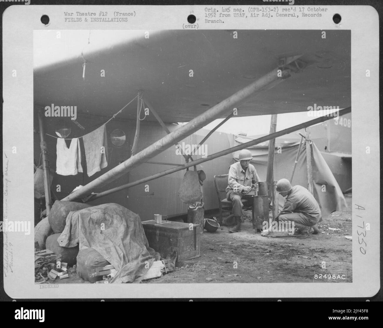 Anti-Aircraft Gun Crew Sets Up Temporary Housekeeping Quarters ...