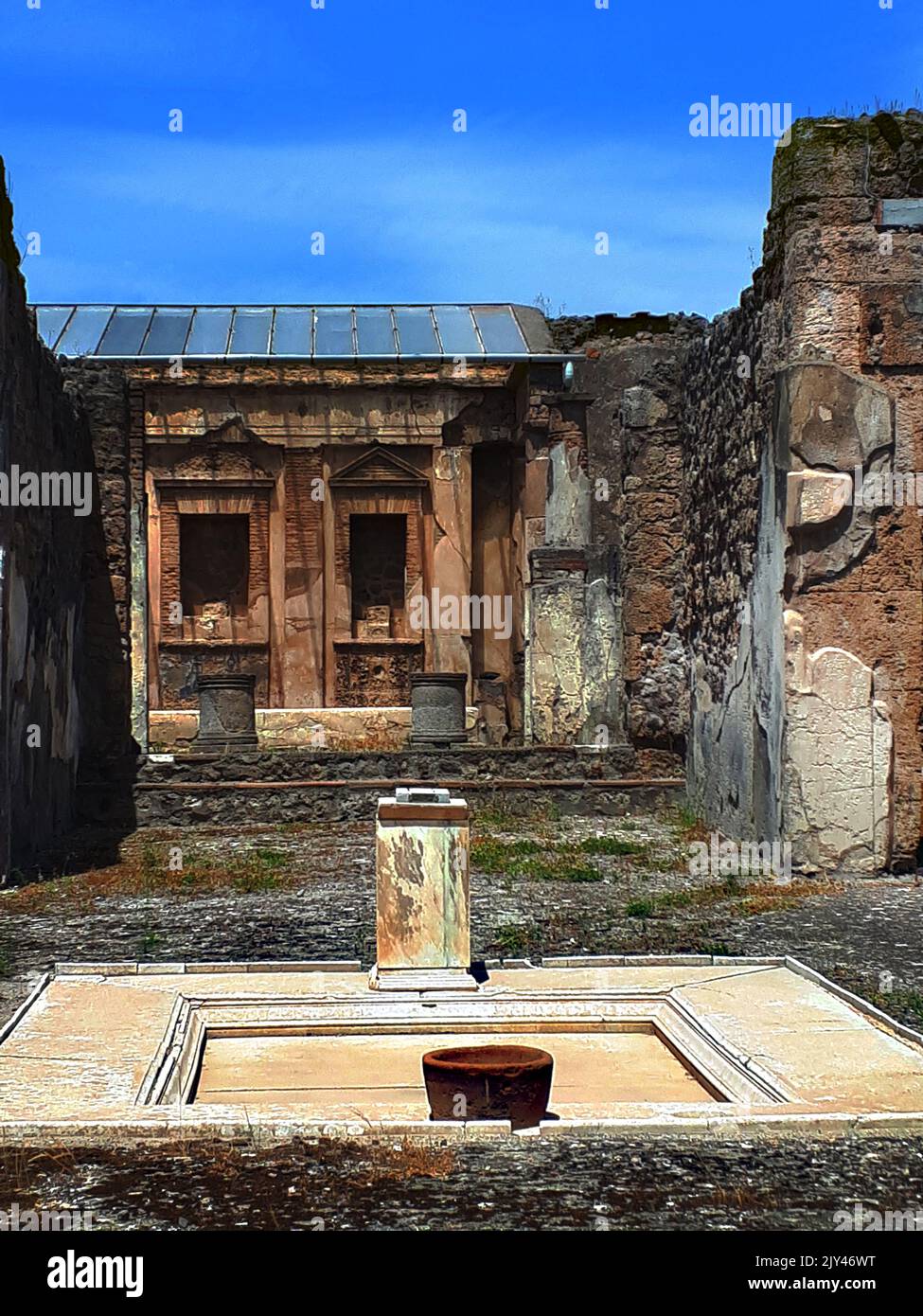 Roman lares pompeii hi-res stock photography and images - Alamy