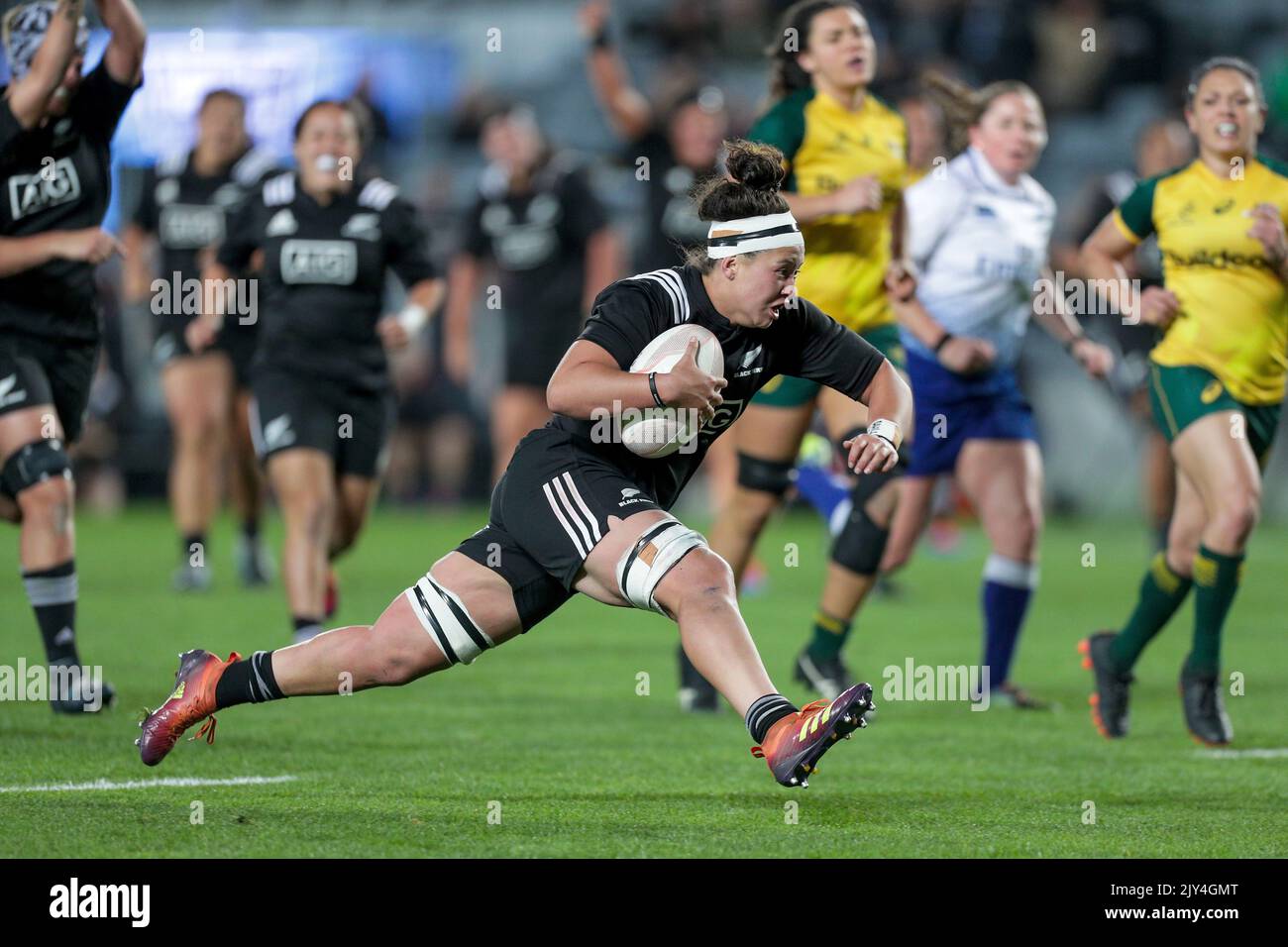 Charmaine McMenamin of New Zealand on her way to scoring a try during ...