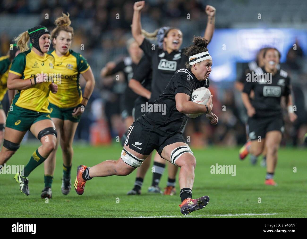 Charmaine McMenamin of New Zealand on her way to scoring a try during ...
