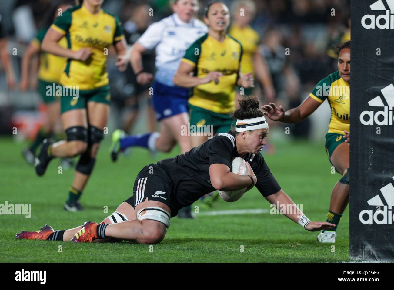 Charmaine McMenamin of New Zealand on her way to scoring a try during ...