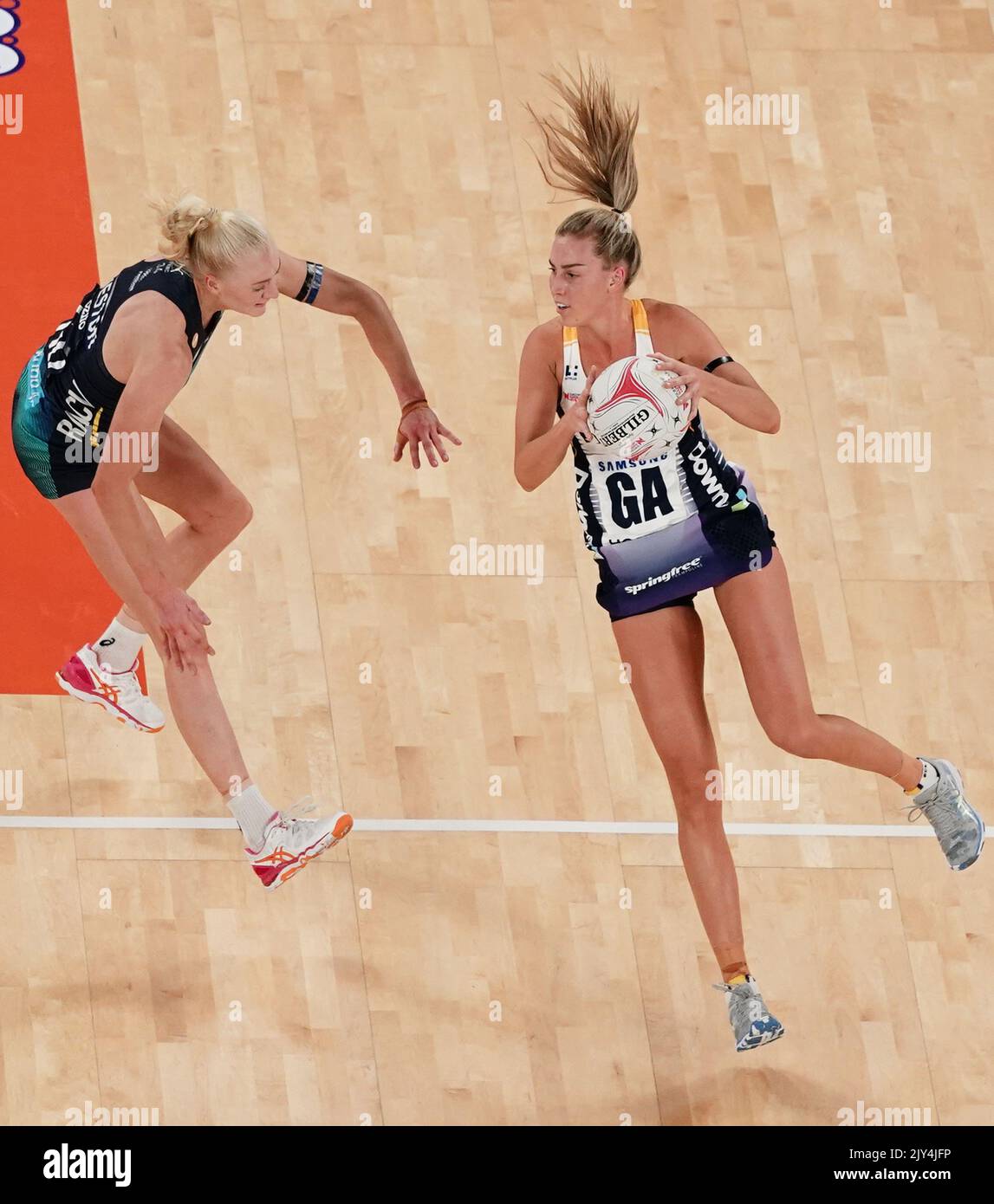 Cara Koenen of the Lightning and Joanna Weston of the Vixens compete ...