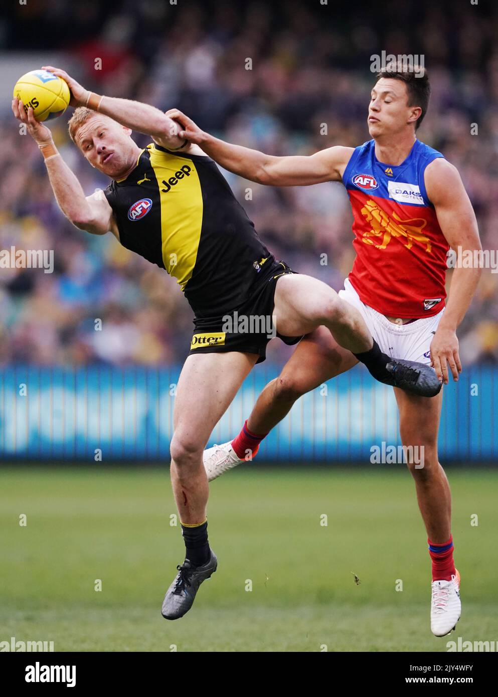 Nick Vlastuin of the Tigers marks the ball against Hugh McCluggage of ...
