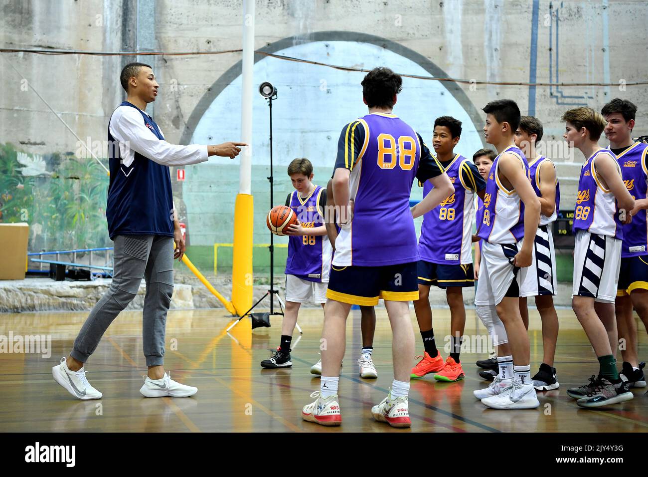 Australian Boomers and NBA Utah Jazz player Dante Exum chats with young ...