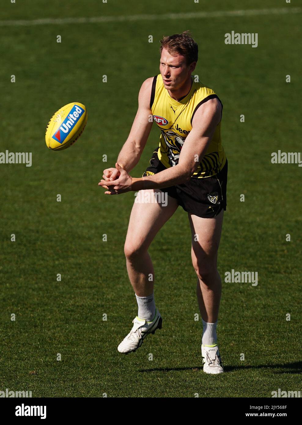 Dylan Grimes runs with the ball during a Richmond Tigers training ...