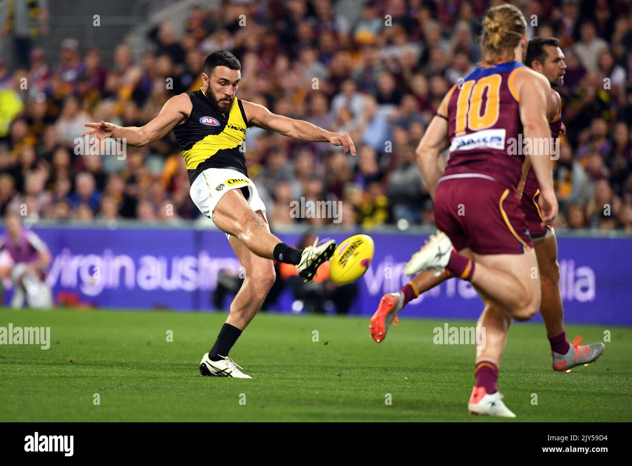 Shane Edwards of the Tigers kicks a goal during the Second Qualifying ...