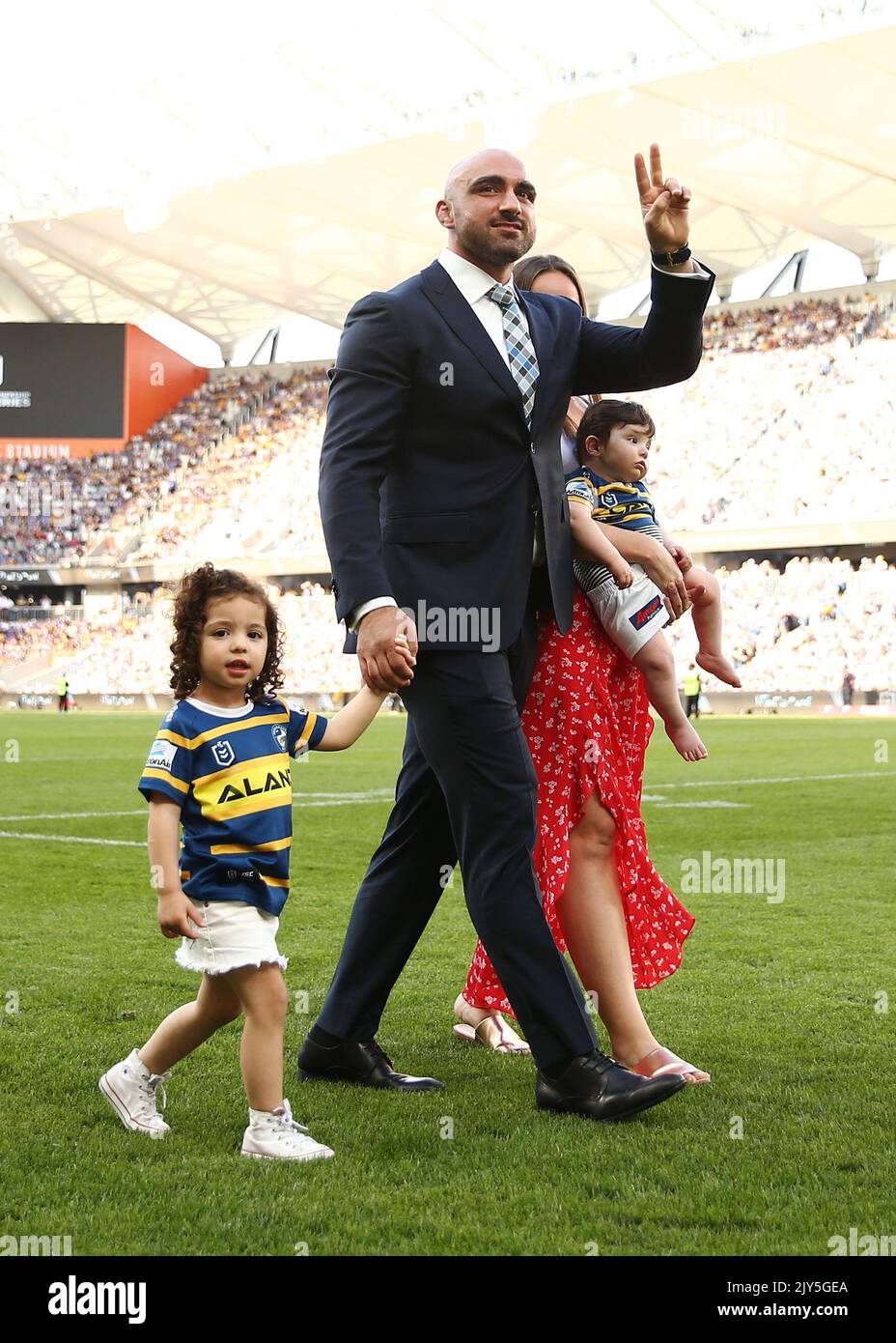 Tim Mannah and his wife Steph and family pose prior to the Second NRL ...