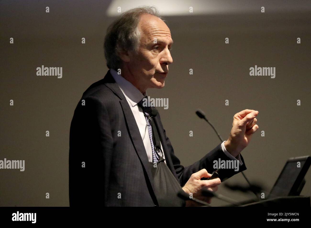 Chief Scientist Alan Finkel on the National Hydrogen Energy Plan speaks ...