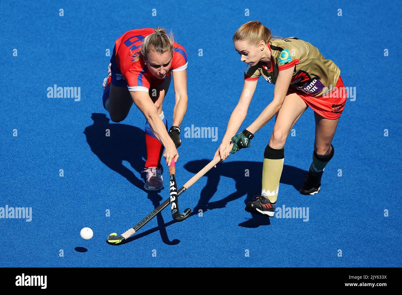 Jane Claxton of the Fire competes with Mikaela Patterson of the Pride ...