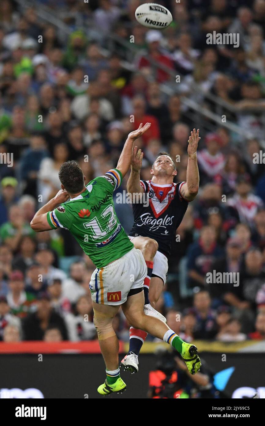 Brett Morris of the Roosters and Elliott Whitehead of the Raiders go up ...