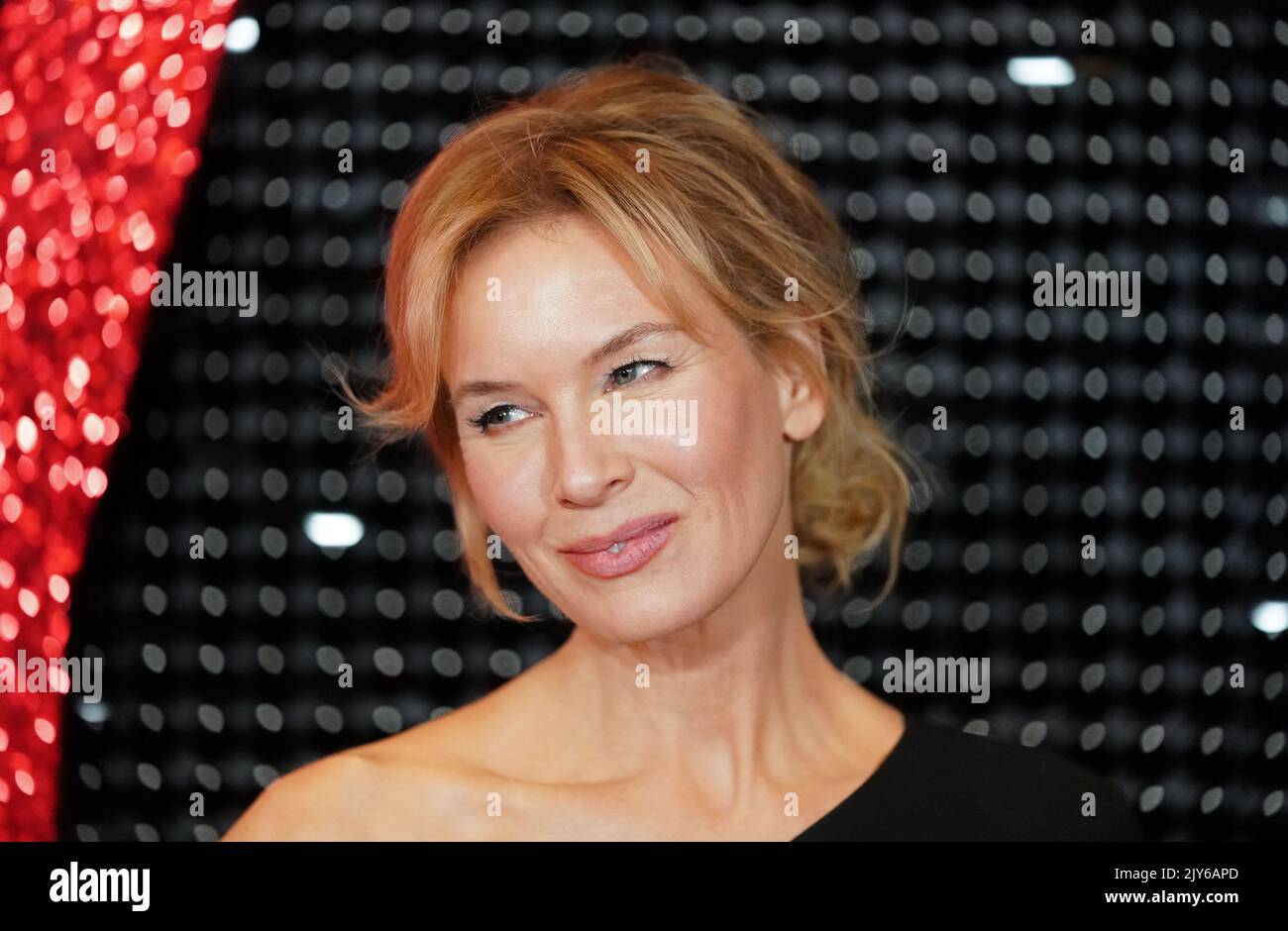 Renee Zellweger arrives during the Australian premiere of Judy at The ...