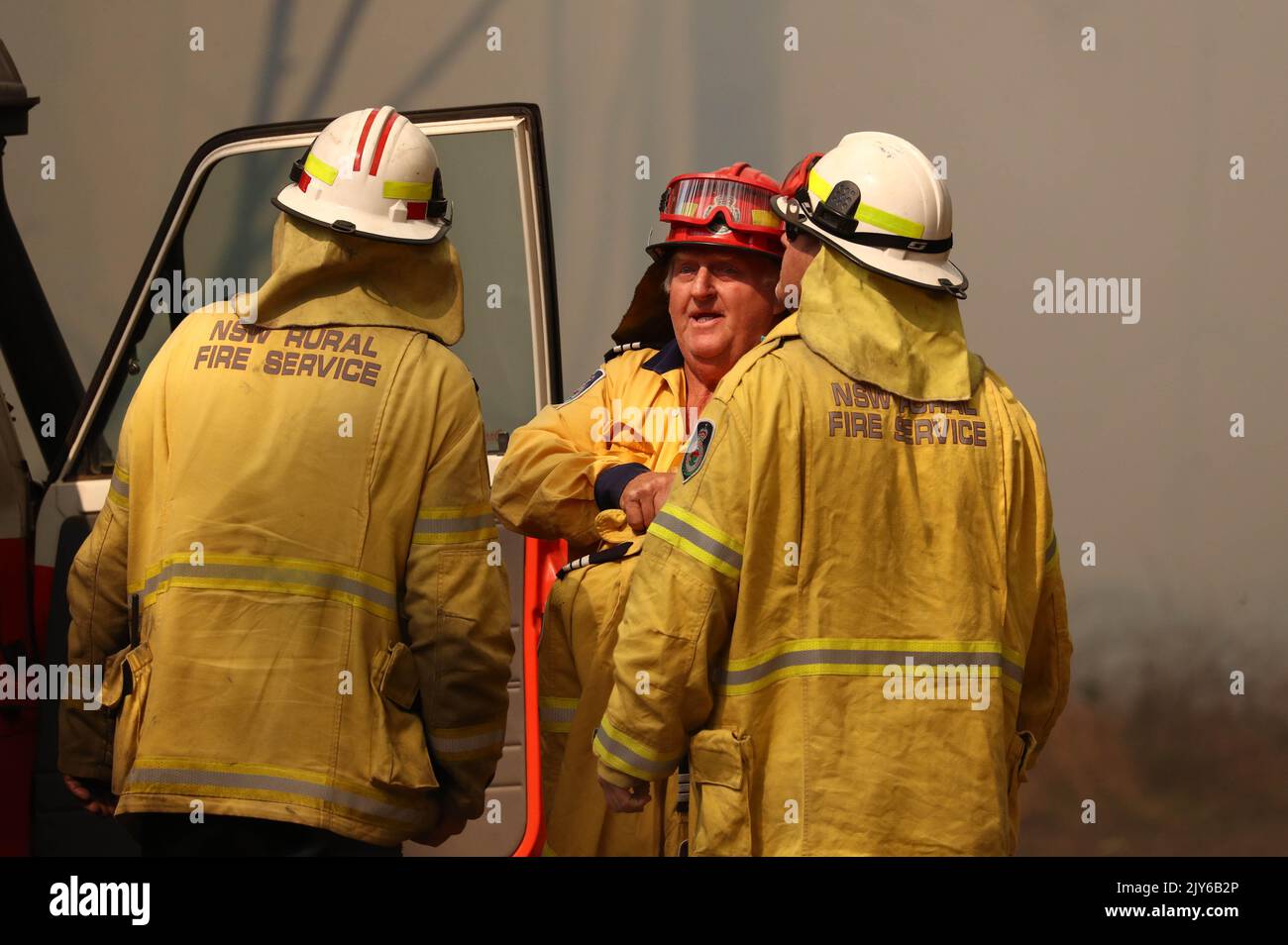 Firefighters battle bushfires in Busbys Flat, northern NSW, Wednesday ...