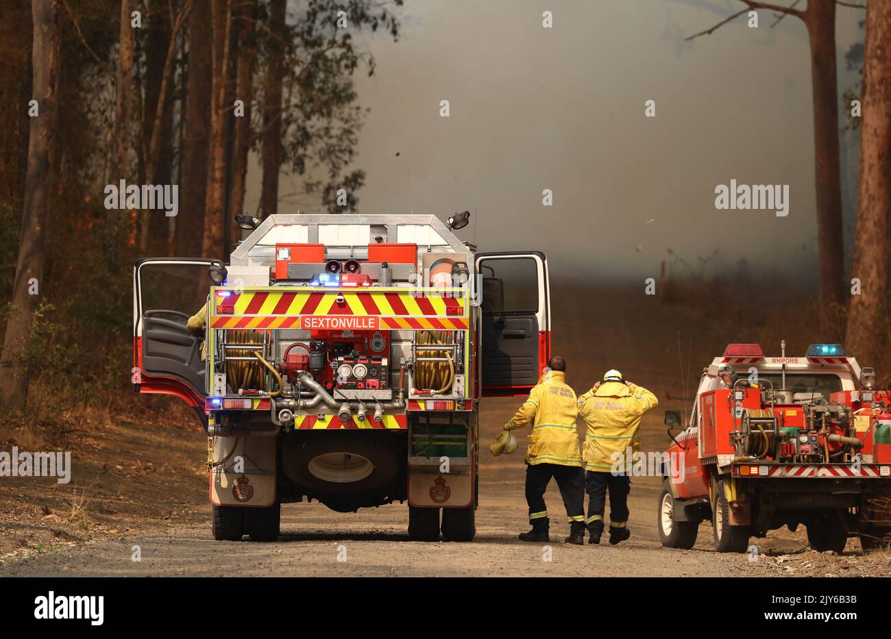 Firefighters battle bushfires in Busbys Flat, northern NSW, Wednesday ...