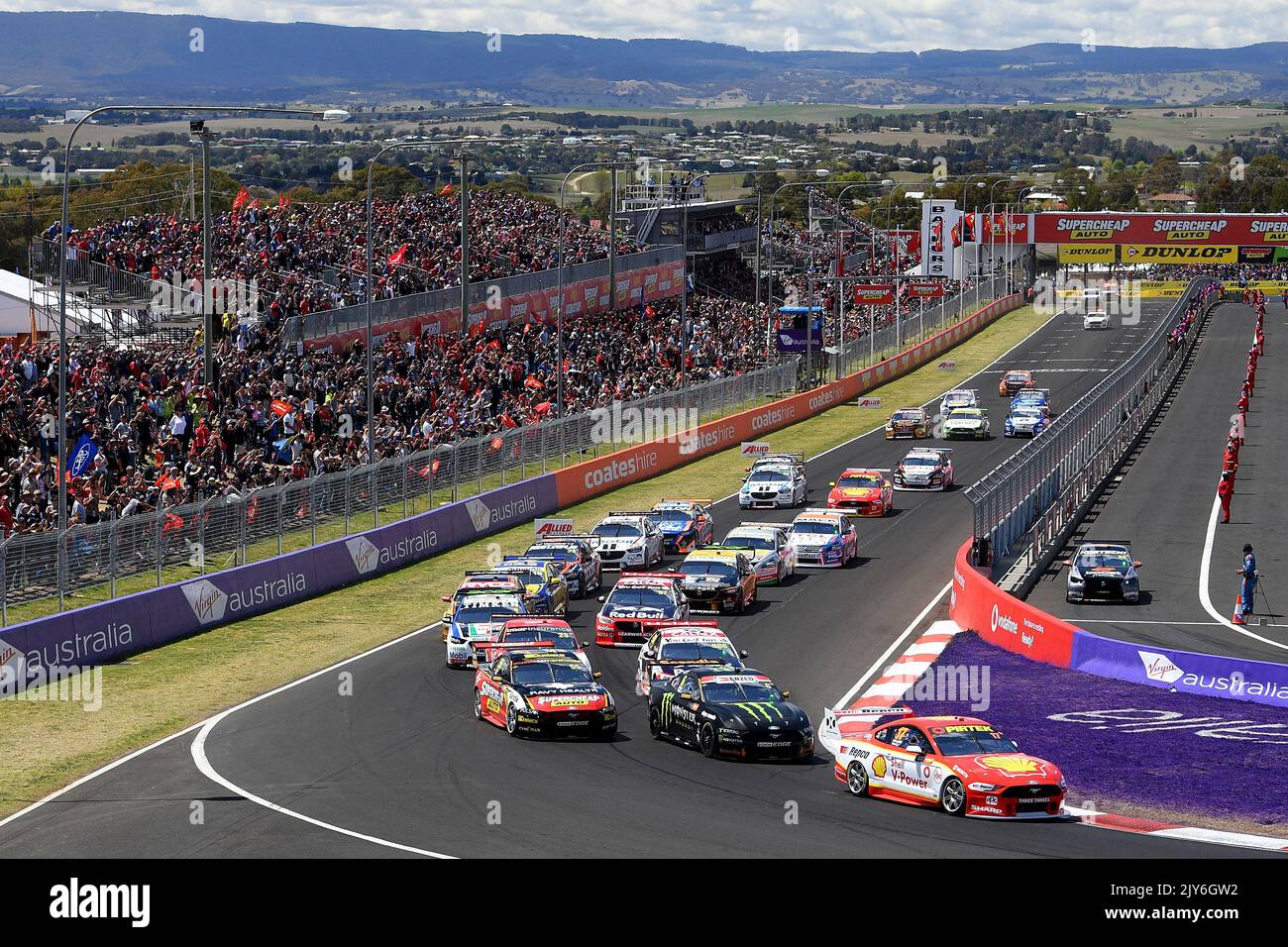 Scott McLaughlin in the Shell V-Power Racing Team Ford leads the field ...