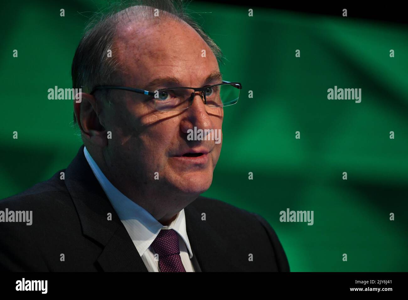 Telstra Chairman John Mullen addresses the floor during Telstra's ...